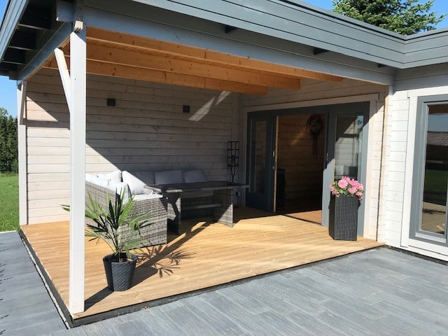 Eck-Gartenhaus als Garten-Esszimmer und Terrassen-Lounge